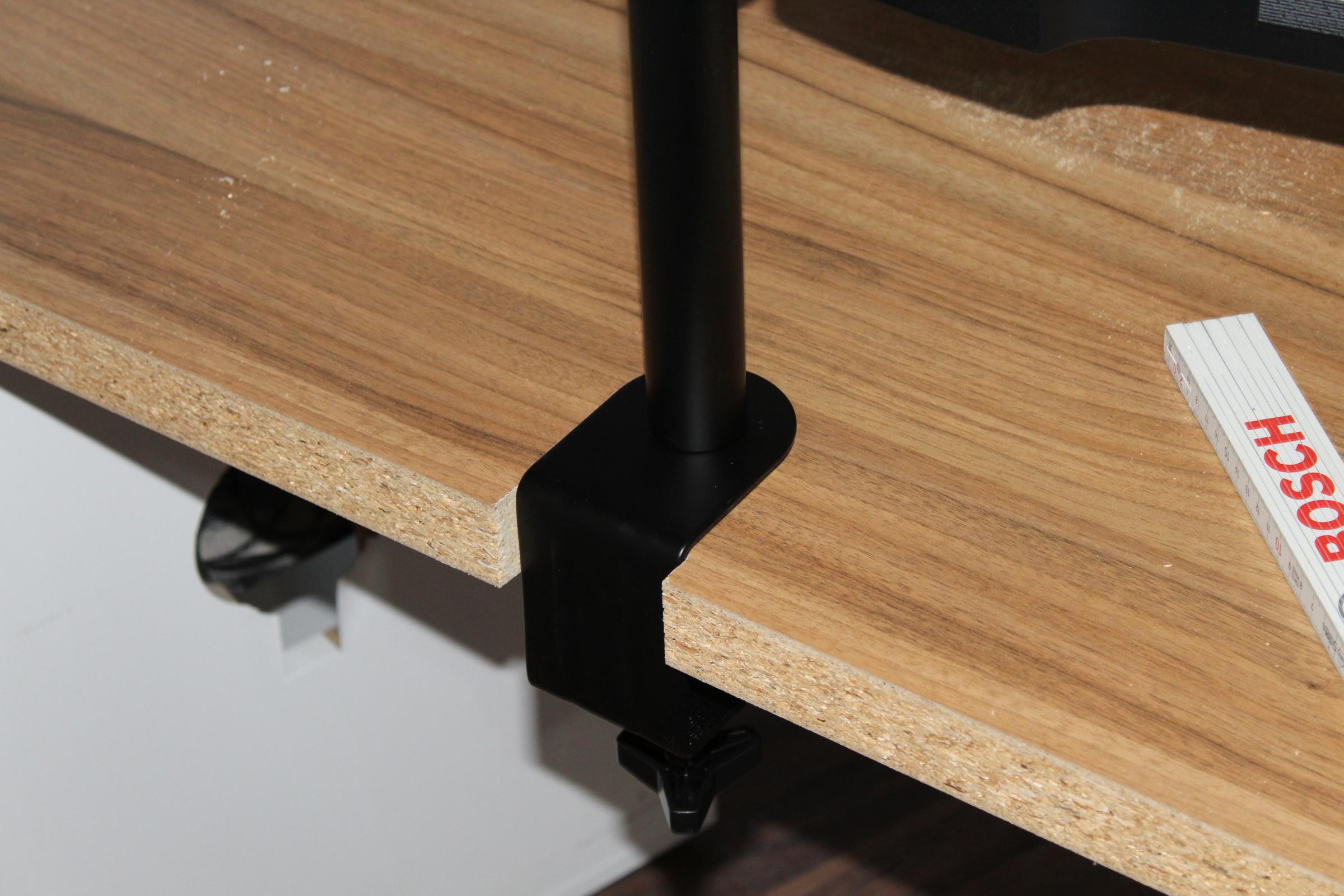 Monitorhalter: Schreibtischumbau für mehr Ordnung - I and DIY